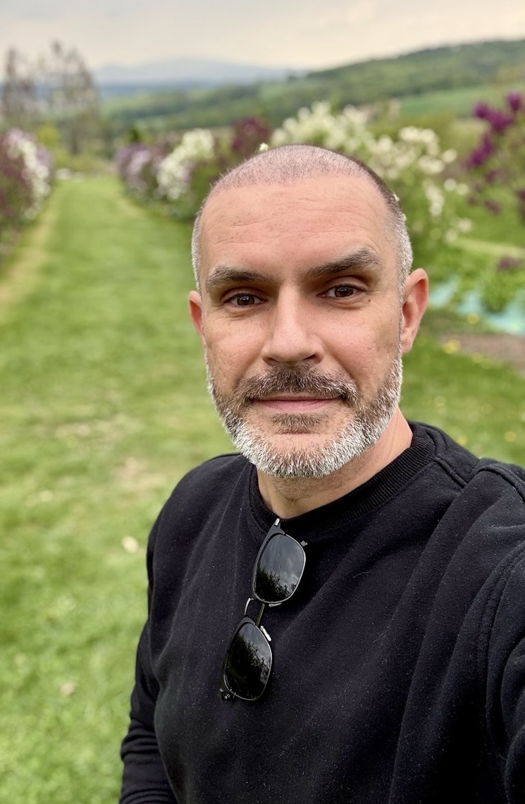 AVAI | Turn Your Selfies into AI Art